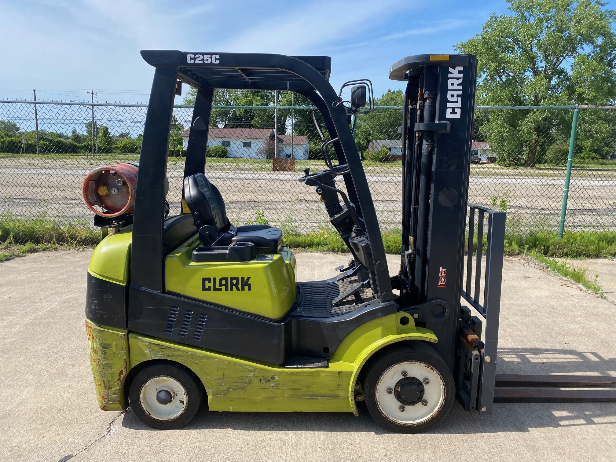 M&J Forklifts - Home